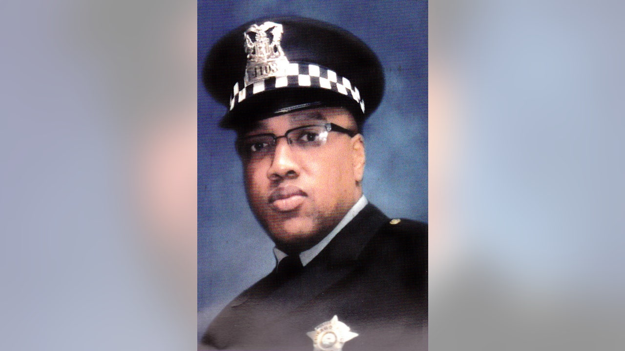 Alleged Gunman In Murder Of Chicago Police Officer Wants Prosecutors