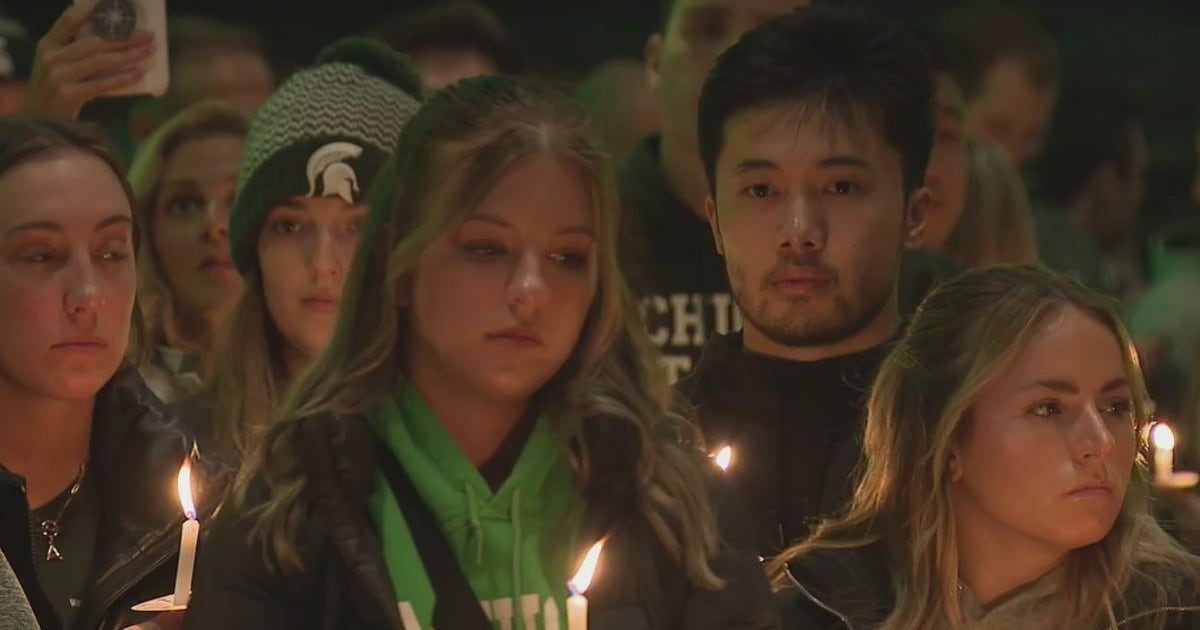 Michigan State University Spartans hold vigil in Chicago for victims of ...