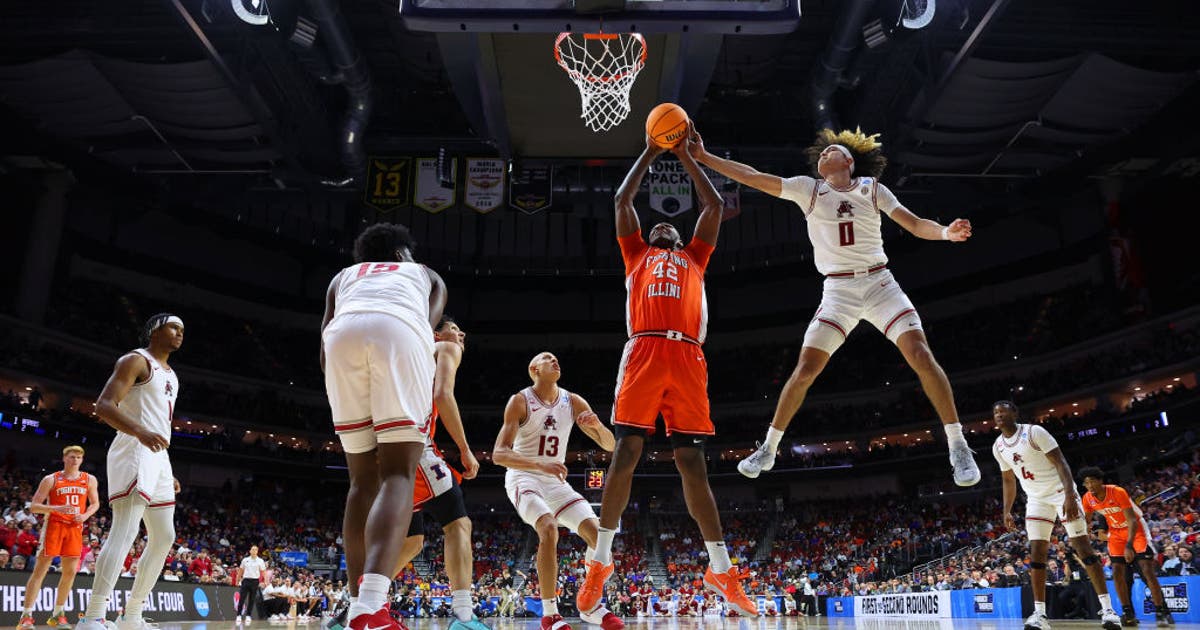 Arkansas holds off Illinois 73-63 with big defensive effort | FOX 32 ...