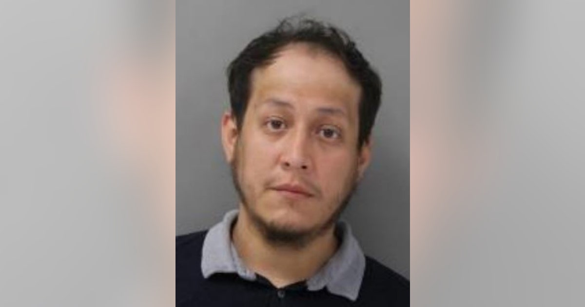 Man wanted for attempted murder in Chicago stabbing | FOX 32 Chicago