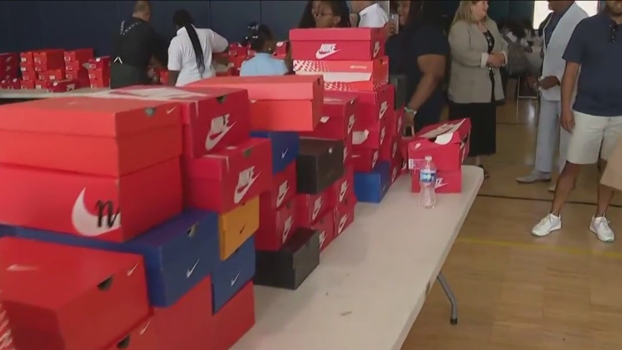 Chicago kids stepping back into class with new sneakers thank to real ...