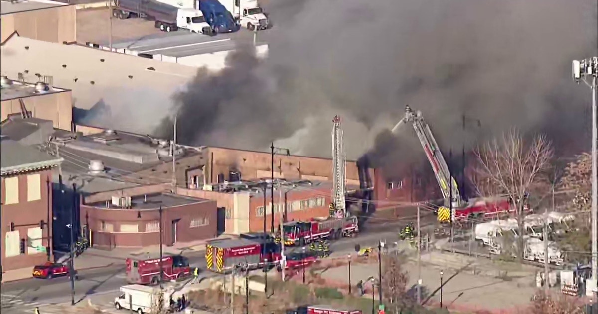 Extra-alarm fire breaks out at warehouse in Back of the Yards | FOX 32 ...