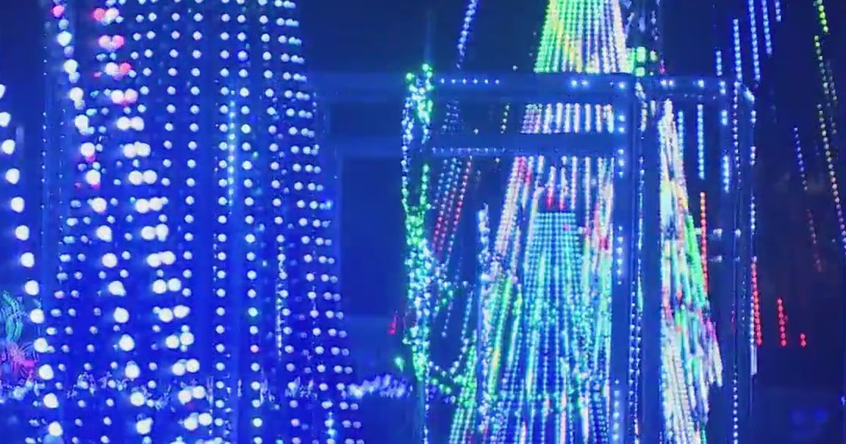 Guaranteed Rate Field transforms into drive-thru holiday light display ...