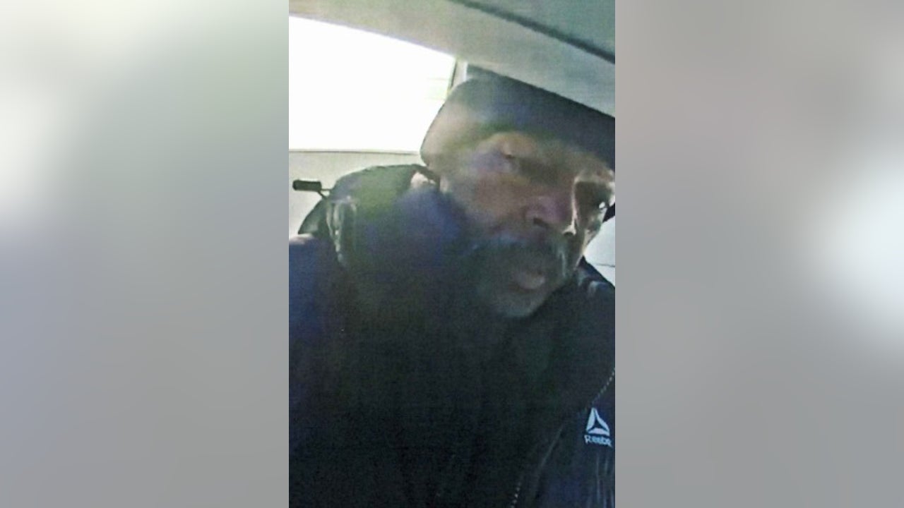 Serial bank robber strikes again in Chicago, FBI says | FOX 32 Chicago Serial bank robber strikes again in Chicago, FBI says | FOX 32 Chicago