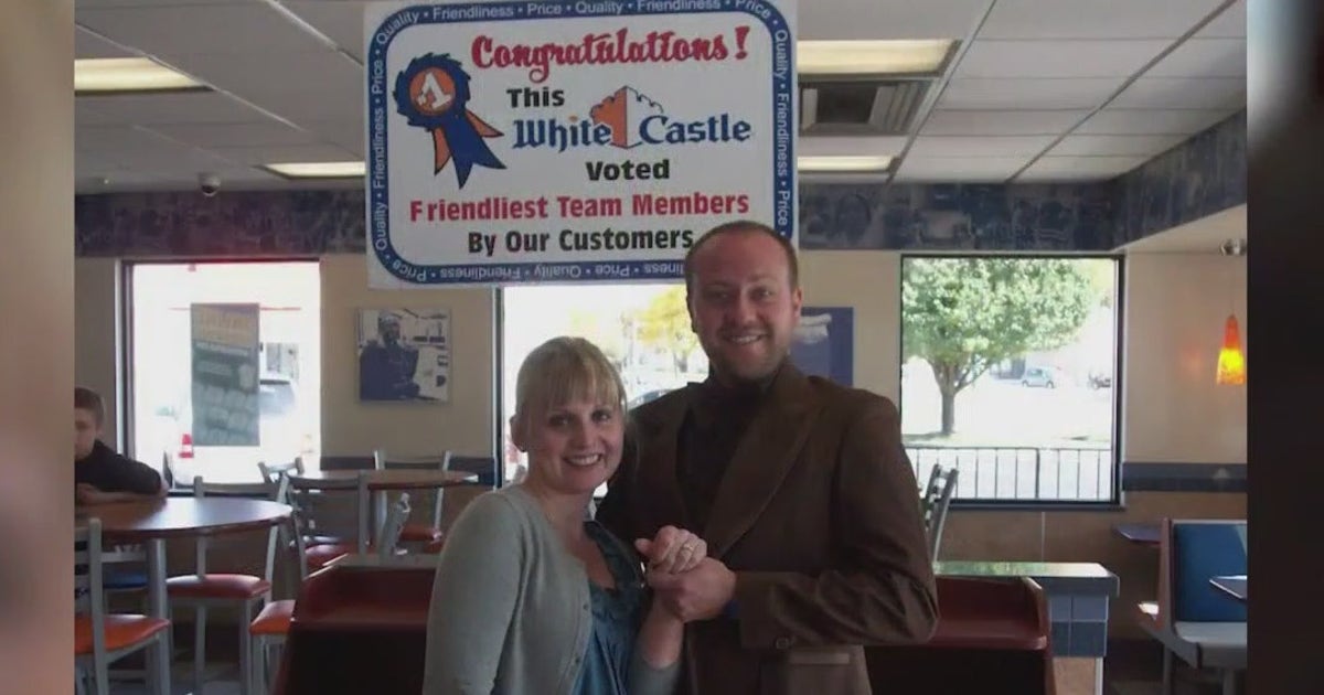 Two Chicago-area men inducted into White Castle Hall of Fame | FOX 32 ...