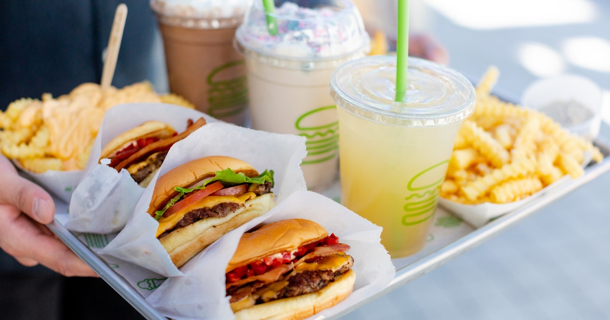 Burgers in Bloomingdale: New Shake Shack opens with drive-thru | FOX 32 ...
