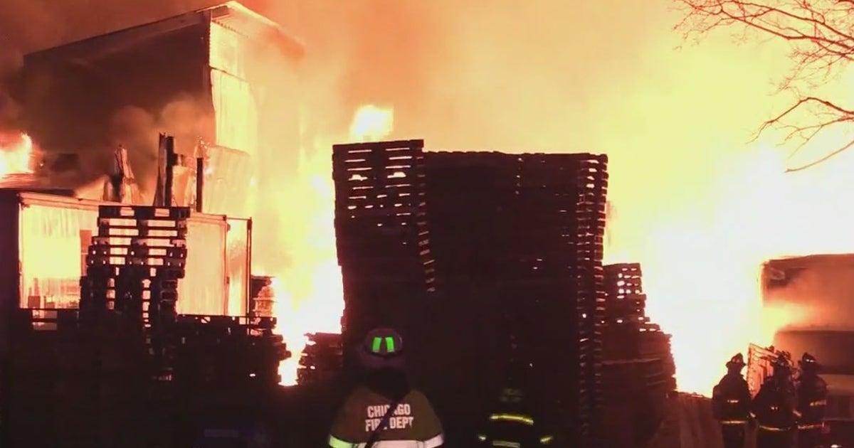 Extra-alarm fire breaks out at Back of the Yards warehouse | FOX 32 Chicago