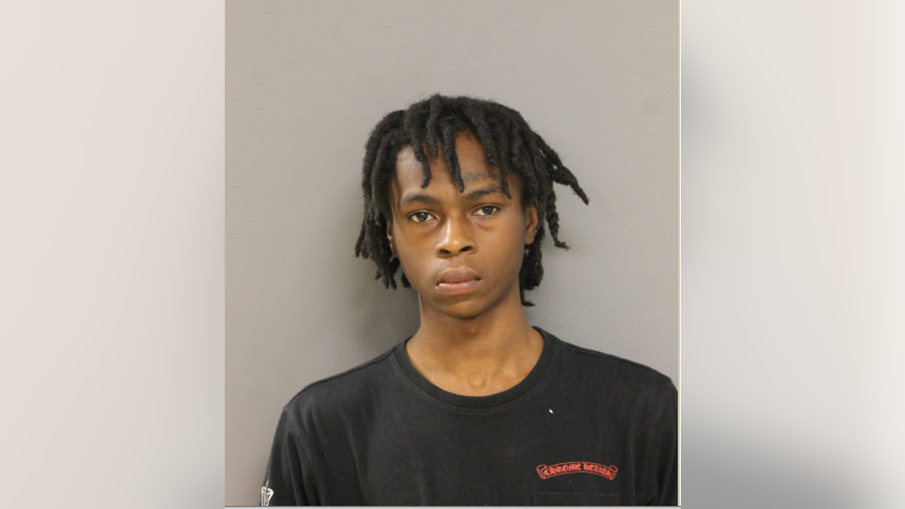 Chicago Man Arrested Less Than An Hour After Robbing Carjacking 45