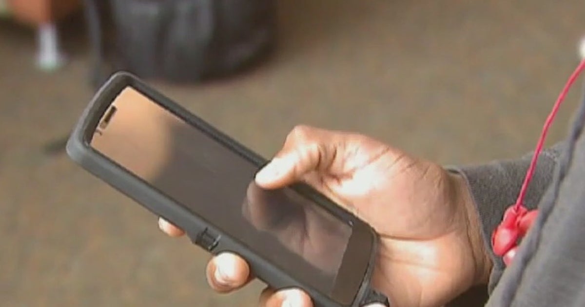 'Wait Until 8th': Campaign against early smartphone use gains momentum ...