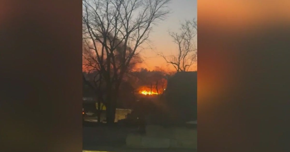 Elgin fire displaces five, community responds with outpouring of ...