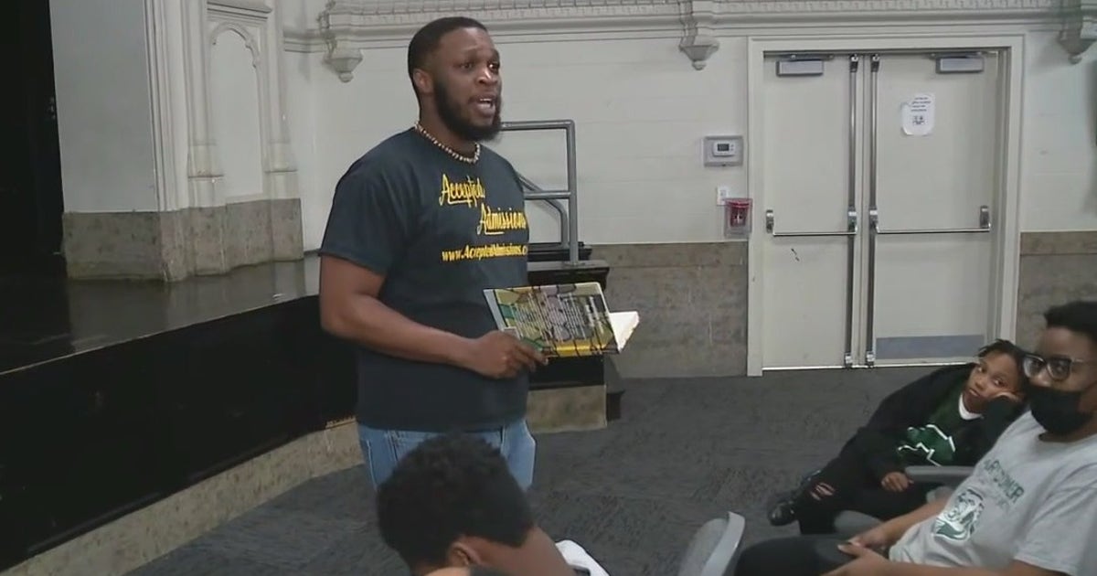 'Real Men Read': Chicago program connects students with male role ...