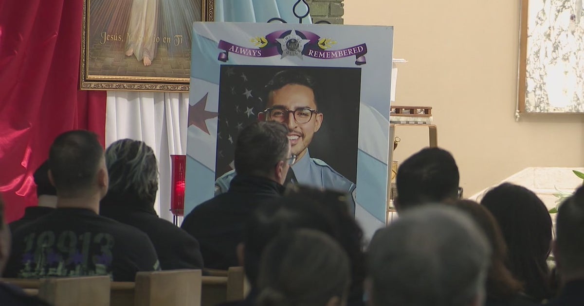 One year later, Chicago police honor Officer Luis Huesca at memorial ...