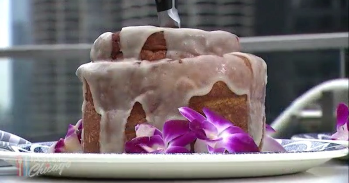 Tasting Chicago: Smash burgers, fondue and a cinnamon roll that’s ...