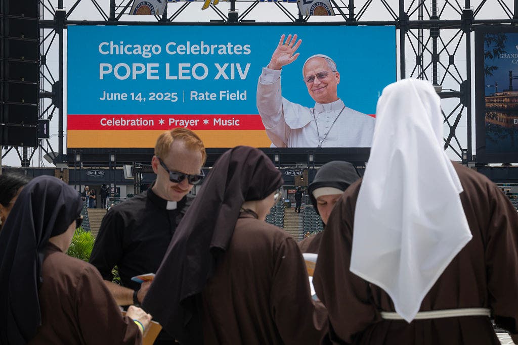 Column: White Sox and Catholicism worlds join hands to celebrate Pope ...