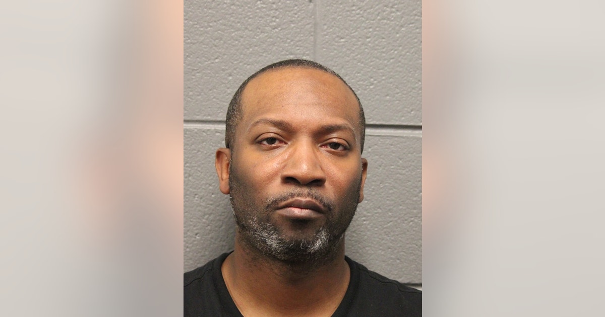 Chicago man charged after asking juvenile for explicit photos online ...