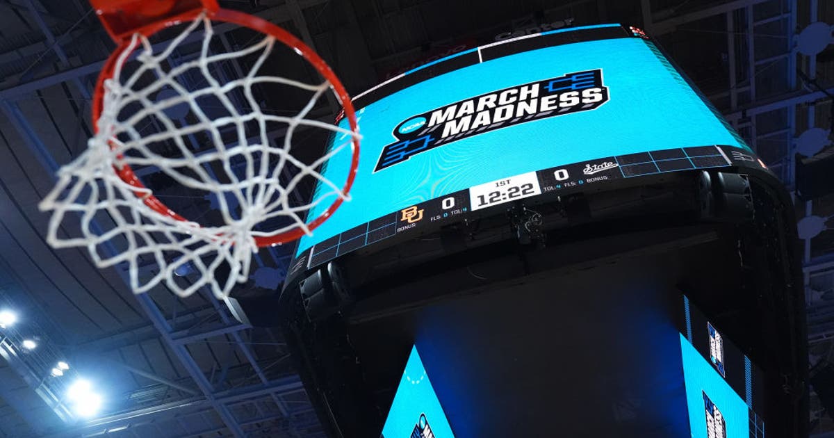College basketball: 2 halves, or not 2 halves? Coaches weigh in on in ...