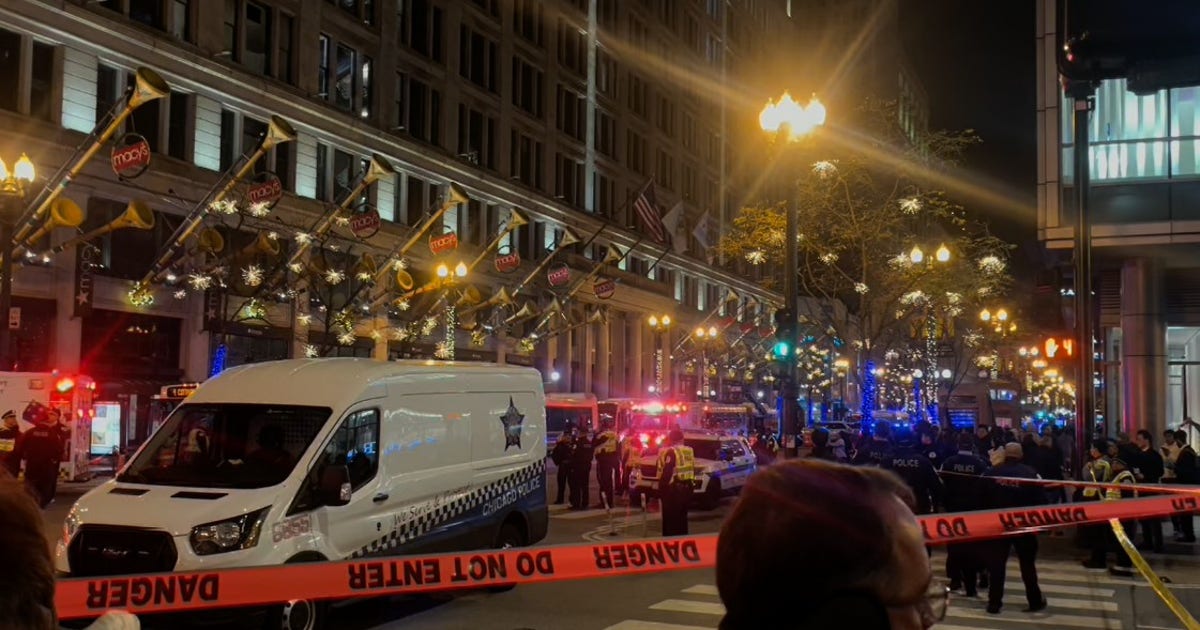 Chicago crime: 2 Loop shootings leave 1 dead, 8 teens injured, CPD says ...