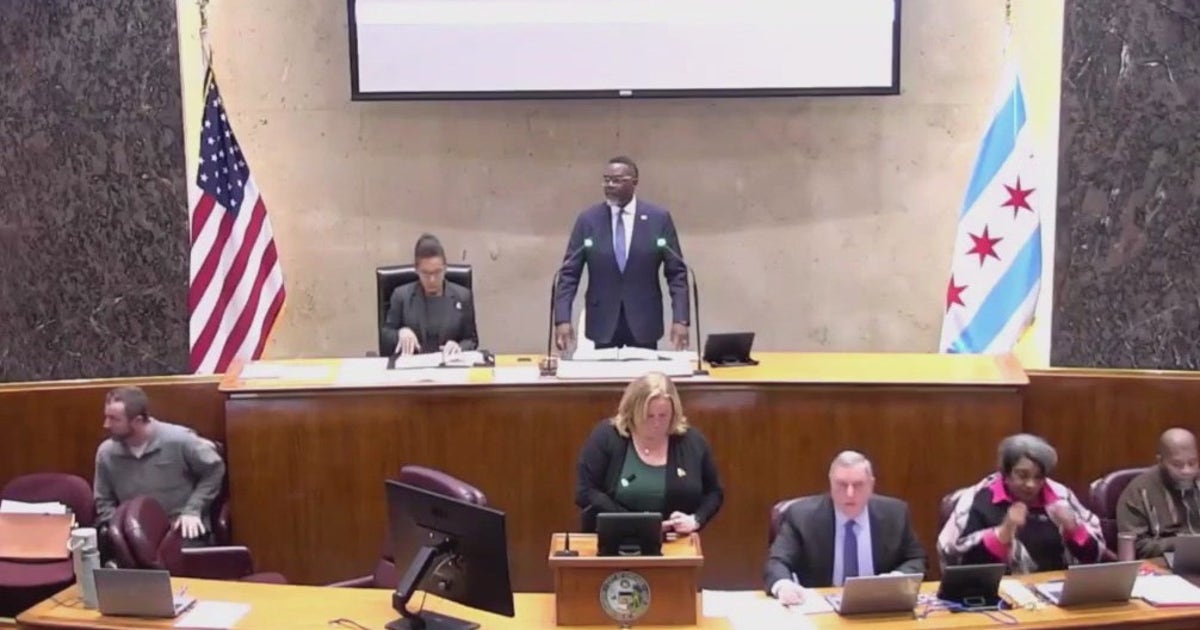 Chicago mayor, council remain deadlocked on budget as shutdown threat ...