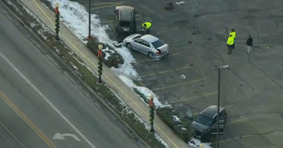 Series of crashes in Chicago suburb leaves pedestrian dead, 2 officers ...