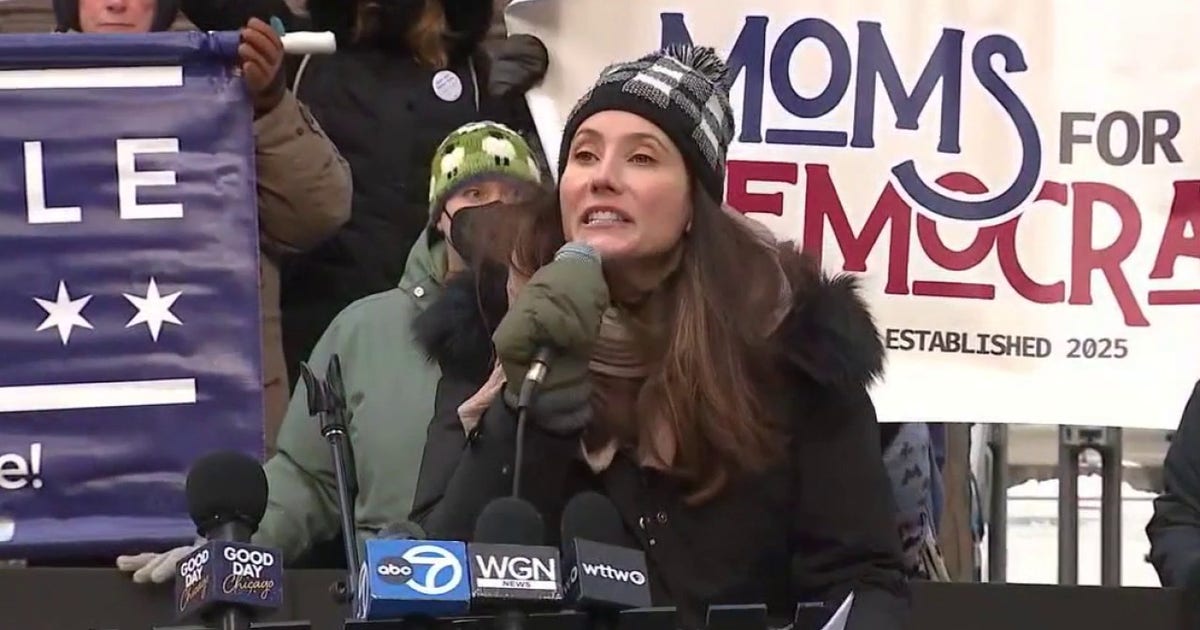 Moms for Democracy rally against Trump in Chicago | FOX 32 Chicago