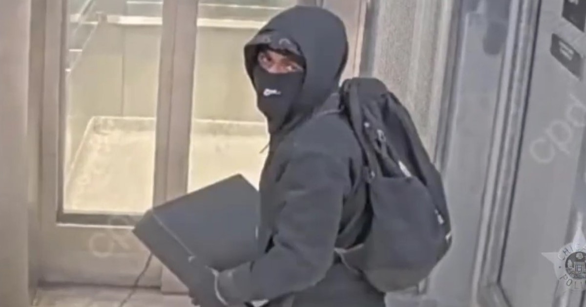 Video shows 'armed and dangerous' suspect in Chicago business burglary ...