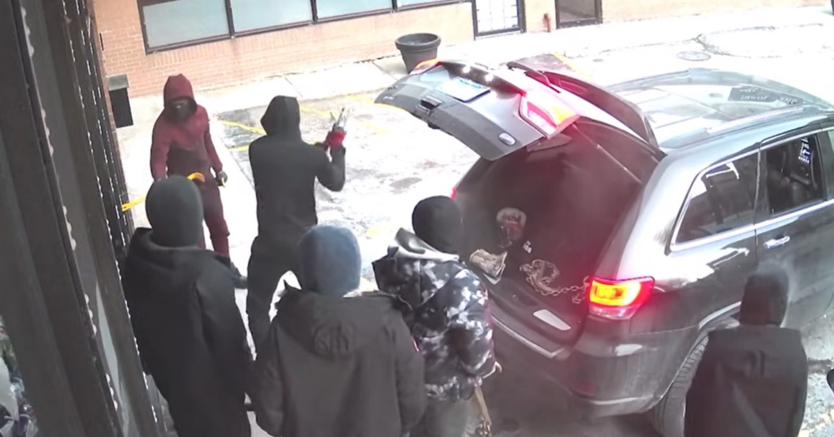 Video shows Chicago suspects wanted for several smash-and-grab ...