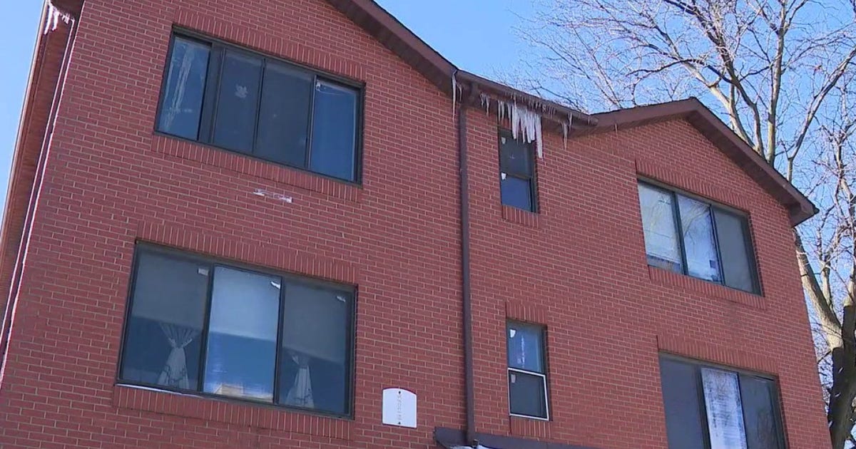 Chicago mother claims unsafe conditions in apartment are harming her ...
