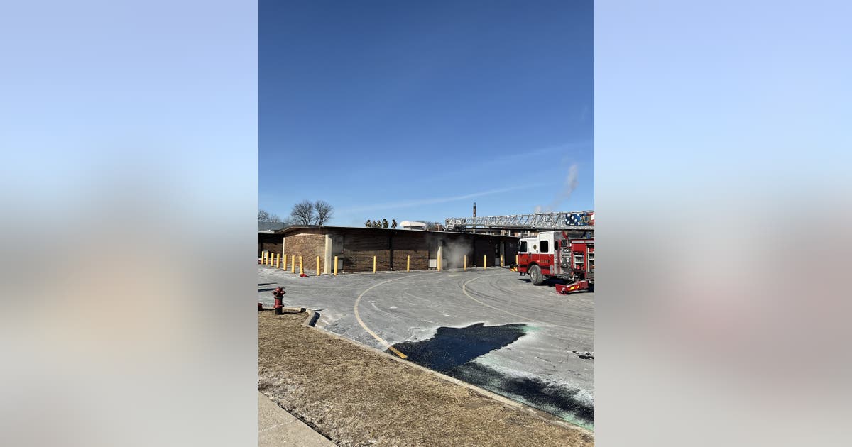 Classroom fire at Dirksen Junior High School in Joliet spreads to roof ...