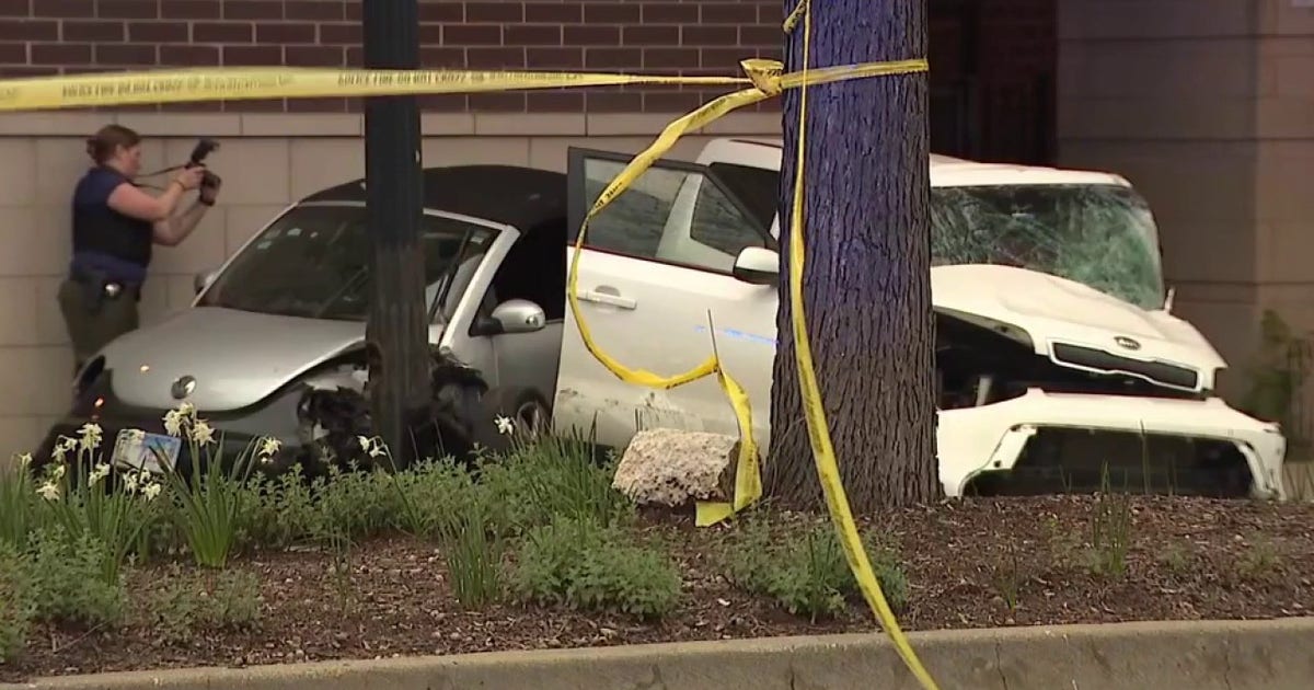 Driver flees scene of crash on Chicago’s NW Side that left 2 hurt ...