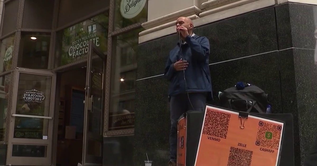 Caught on camera: Chicago street performer robbed mid-song | FOX 32 Chicago