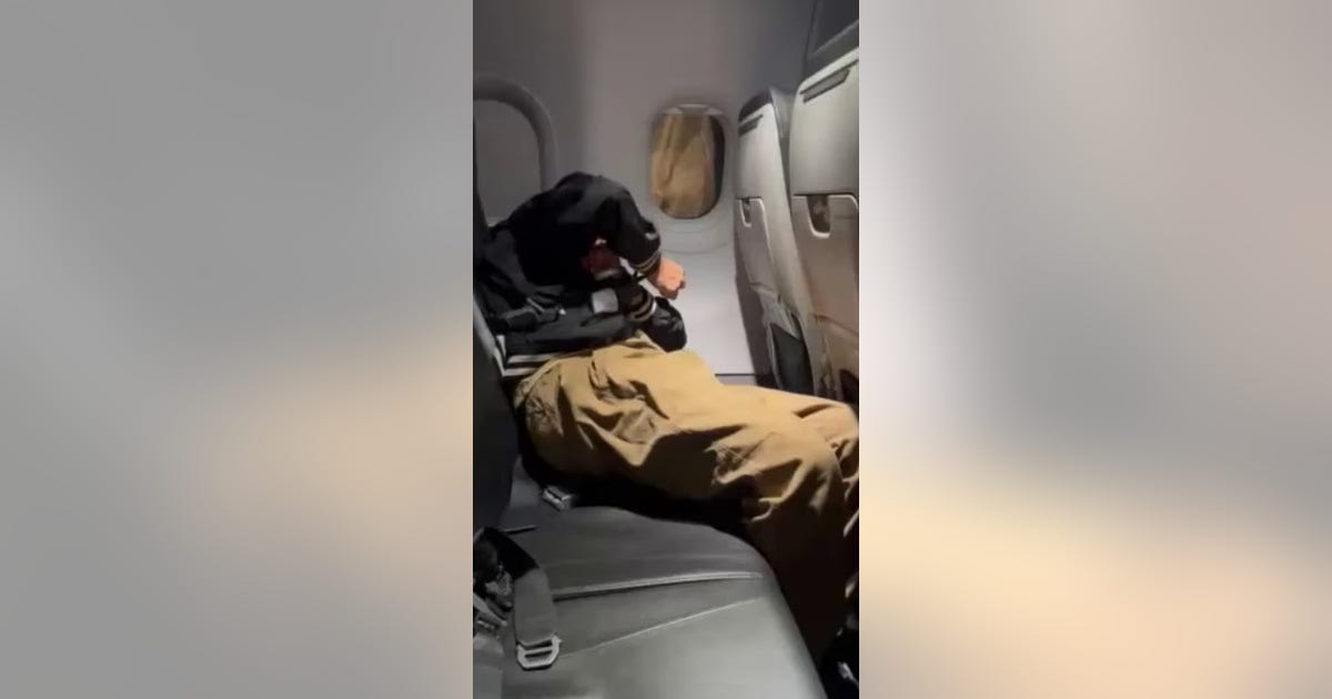 Chicago-bound flight diverted due to unruly passenger | FOX 32 Chicago