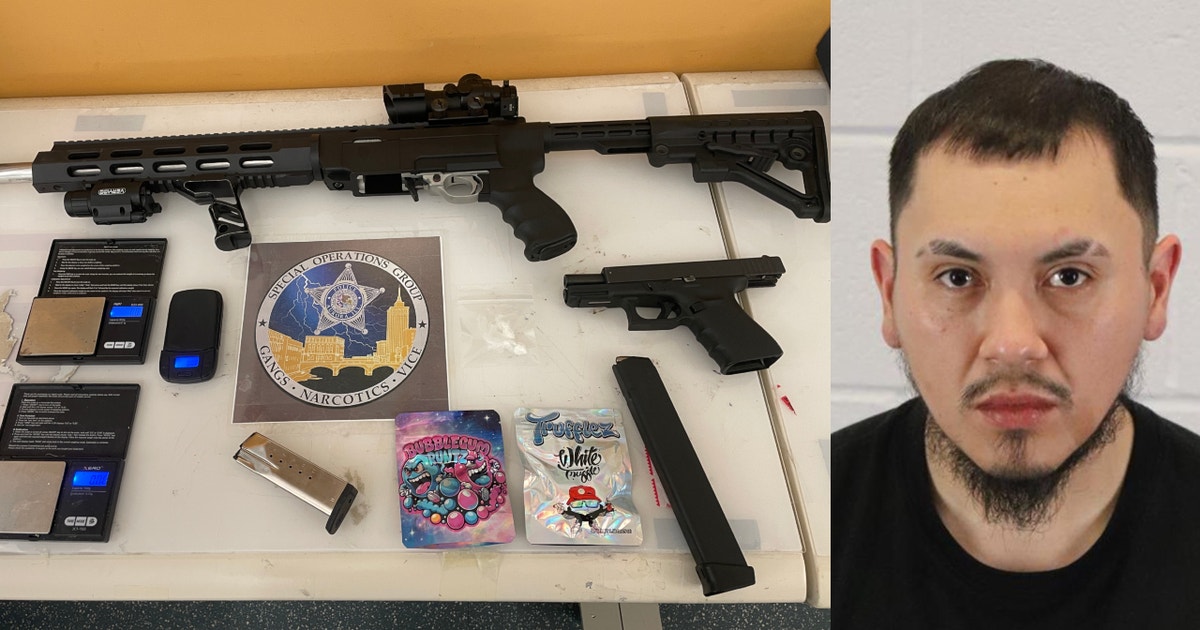 Aurora man faces 8 felony charges after guns, drugs seized in police ...