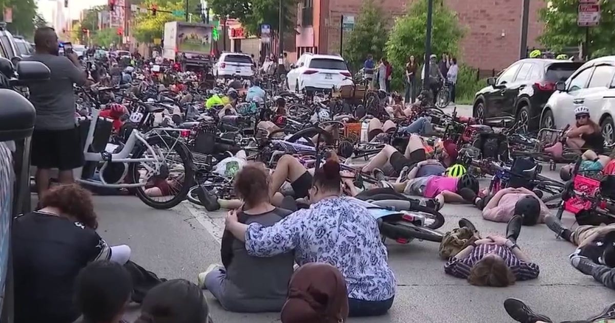 Memorial ride and die-in honor Chicago bike safety advocate Riley O ...