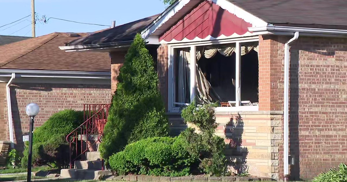 House fire breaks out on Chicago's South Side | FOX 32 Chicago