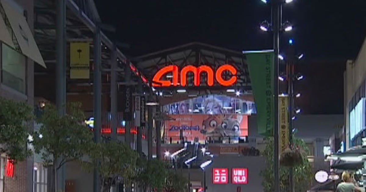 AMC Theatres says no to texting at their movies | FOX 35 Orlando