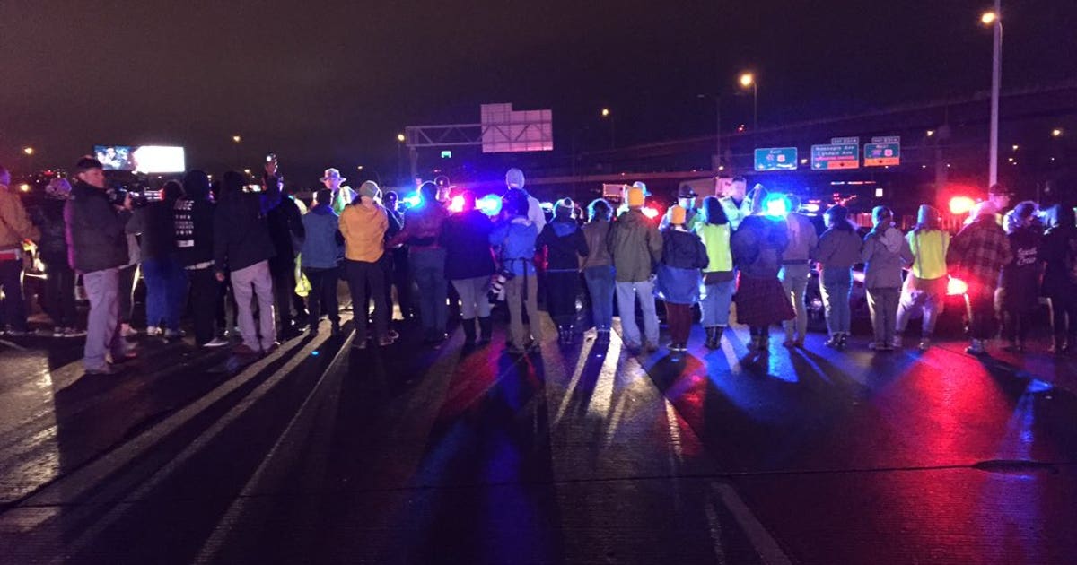 34 adults, 8 juveniles arrested as Jamar Clark protest shuts down I-94 ...