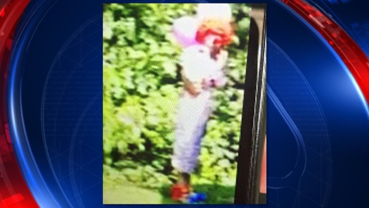 Clown spotted in woman's Palm Coast backyard