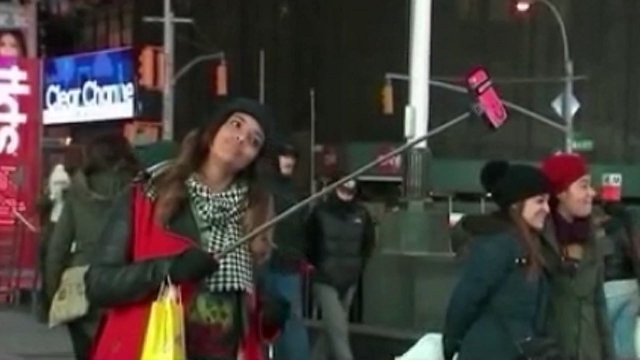 Can too many selfies cause "selfitis?" | FOX 35 Orlando