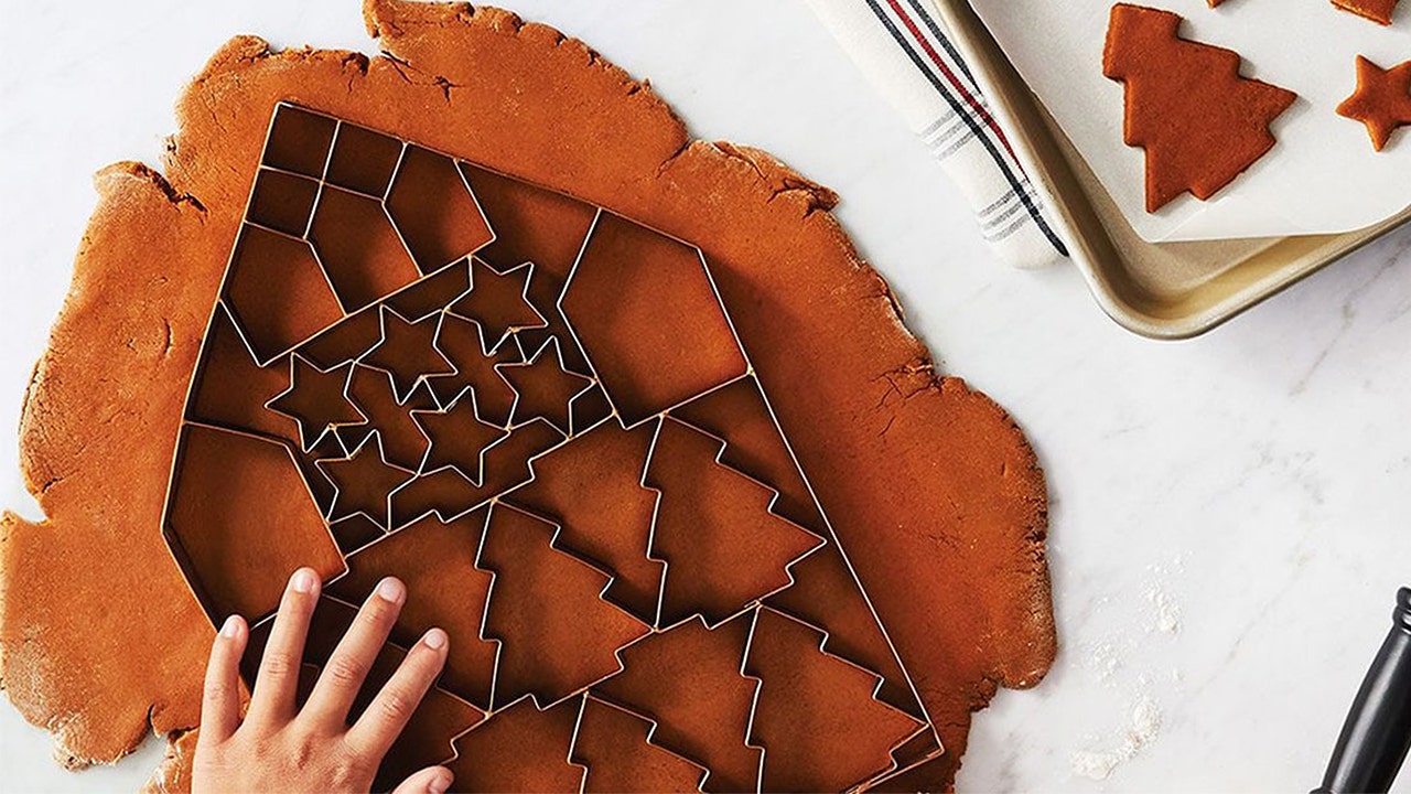 ‘It takes one press’: You can make up to 24 holiday cookies at once ...