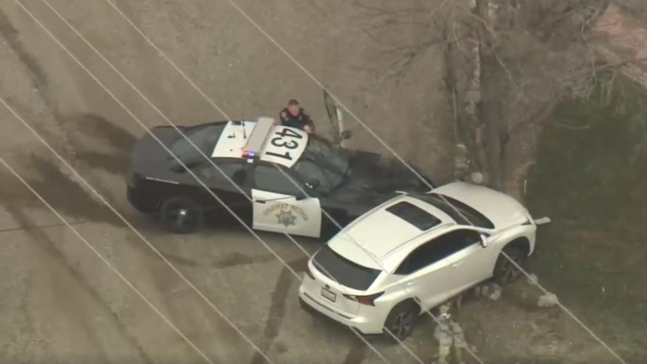 Man taken into custody after leading officers on chase from Hollywood ...
