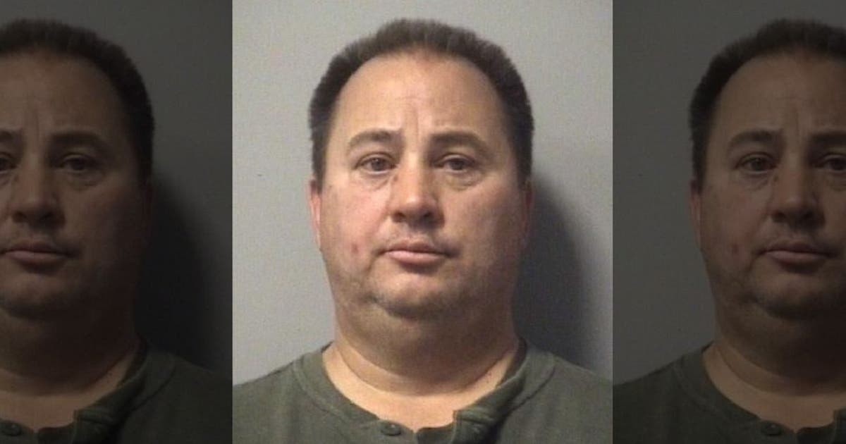 Father accused of tackling student-athlete during wresting match | FOX ...