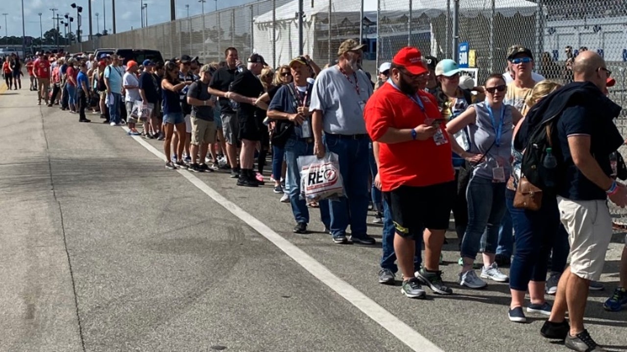 Racing fans wait in long lines to see president, Daytona 500 | FOX 35 ...