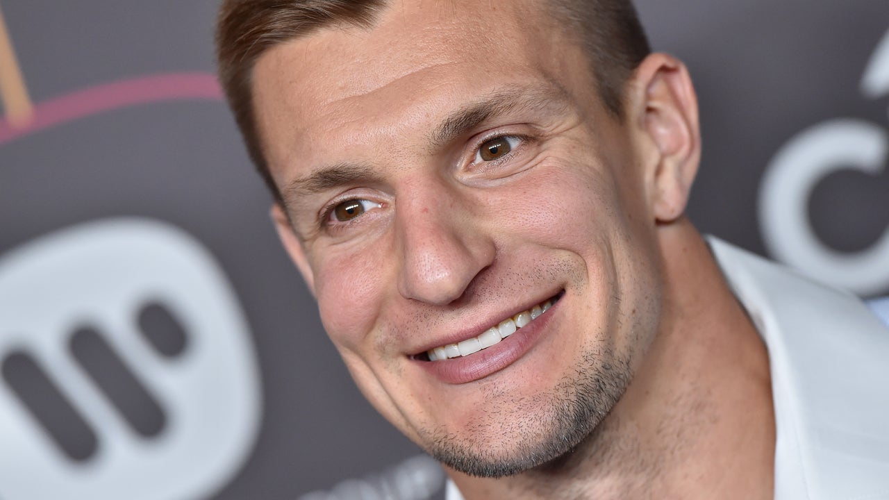 Gronk gone wild! Gronkowski set to host WrestleMania | FOX 35 Orlando