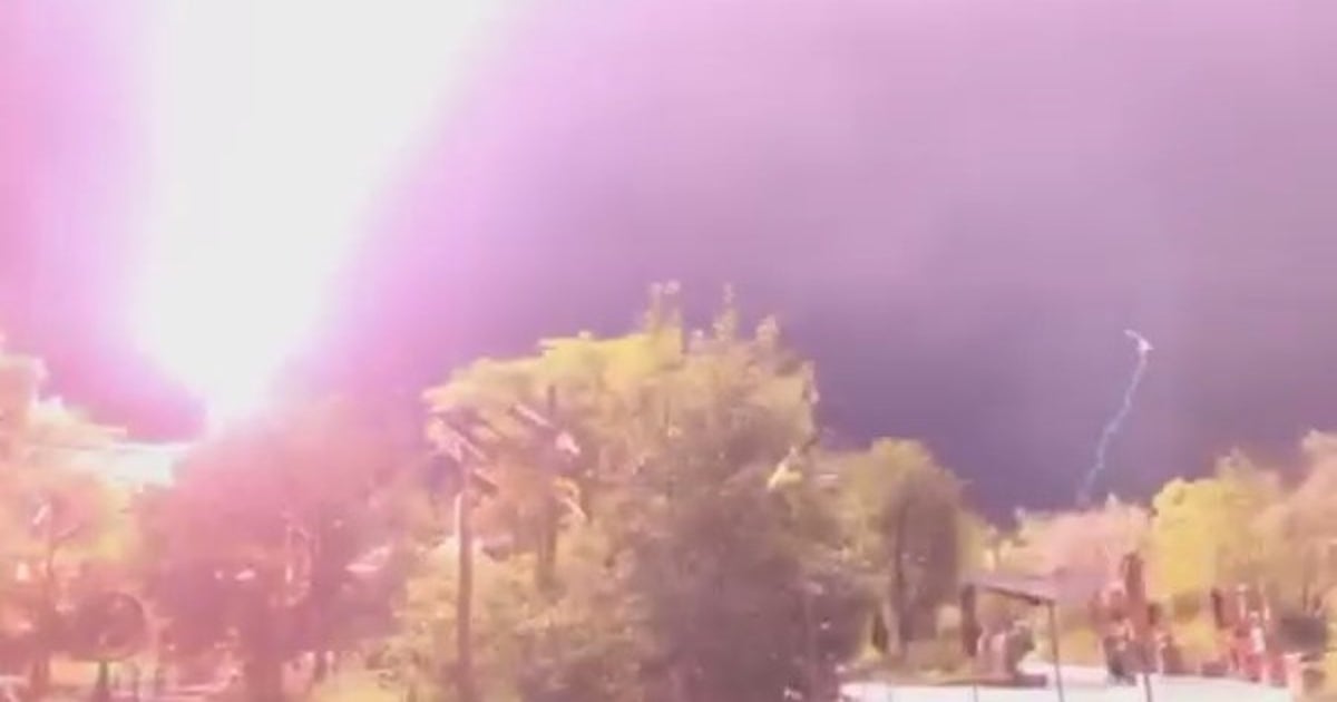 Massive lightning bolt strikes 'Star Wars: Galaxy's Edge' at Disney's ...