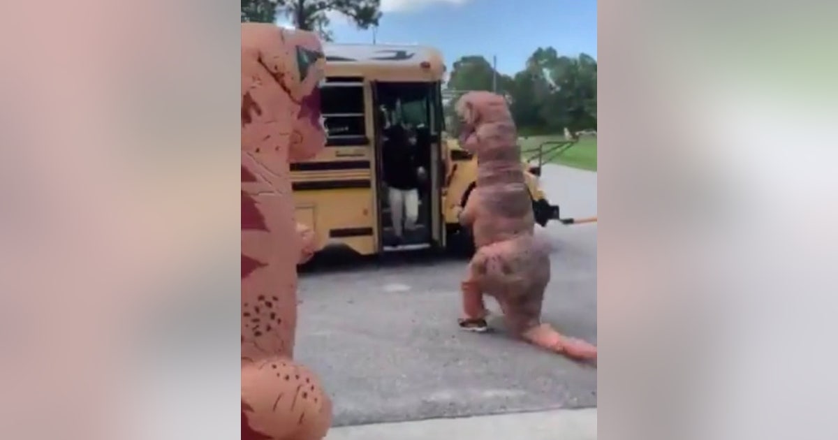 Dino-Mite foster parents embarrass Florida teens by meeting them at bus ...