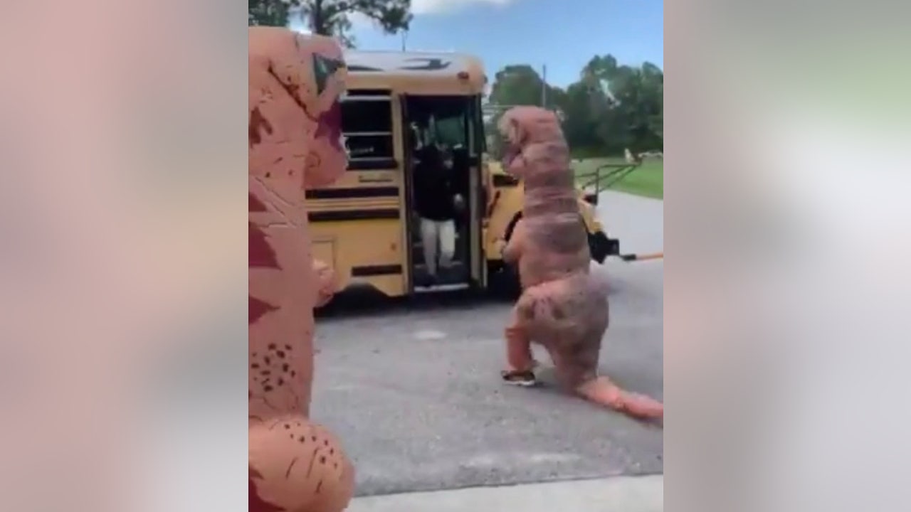 Dino-Mite foster parents embarrass Florida teens by meeting them at bus ...