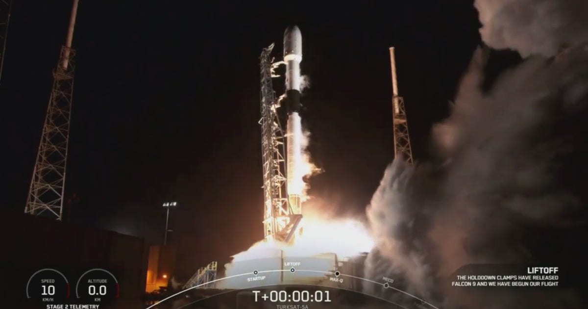 SpaceX gearing up for nighttime launch of OneWeb satellite mission from ...