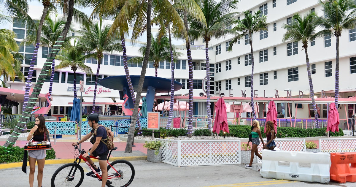 Spring breakers in Miami Beach force popular restaurant to close over ...