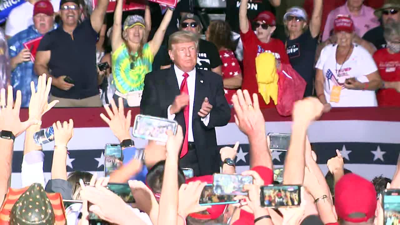 Despite rain, Trump supporters turn out for Sarasota rally | FOX 35 Orlando