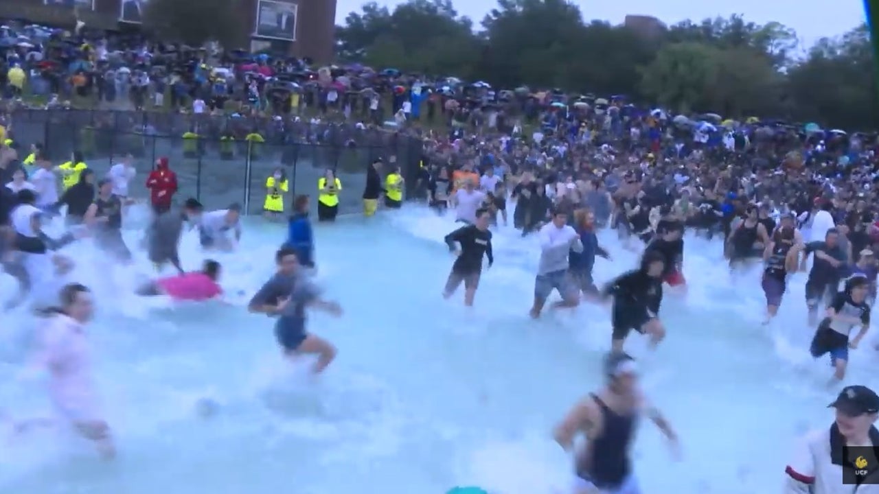UCF students celebrate homecoming with 'Spirit Splash' | FOX 35 Orlando